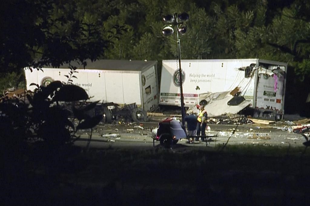 5 killed when RV blows tire, crashes head-on into tractor-trailer ...