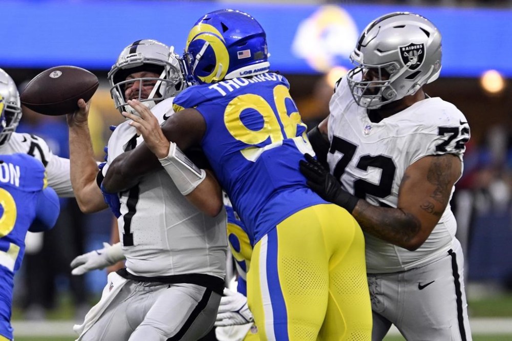 Jimmy Garoppolo looks sharp in his Raiders debut, and Vegas beats the ...