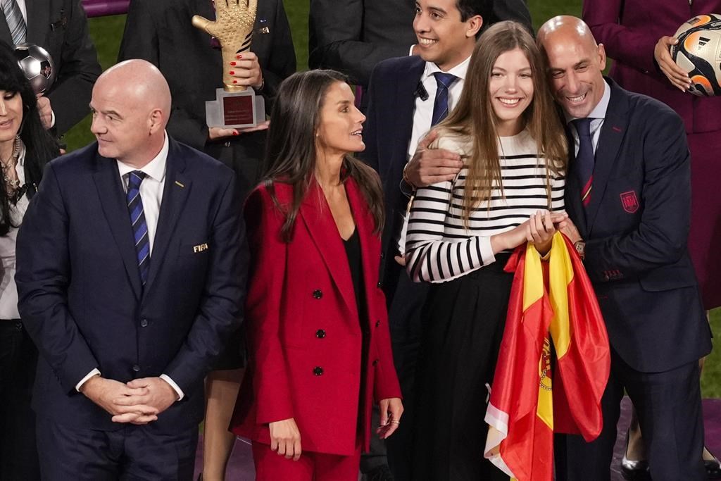 Angry Reaction After Spanish Soccer Leader Kissed A Women s World Cup angry-reaction-after-spanish-soccer-leader-kissed-a-women-s-world-cup