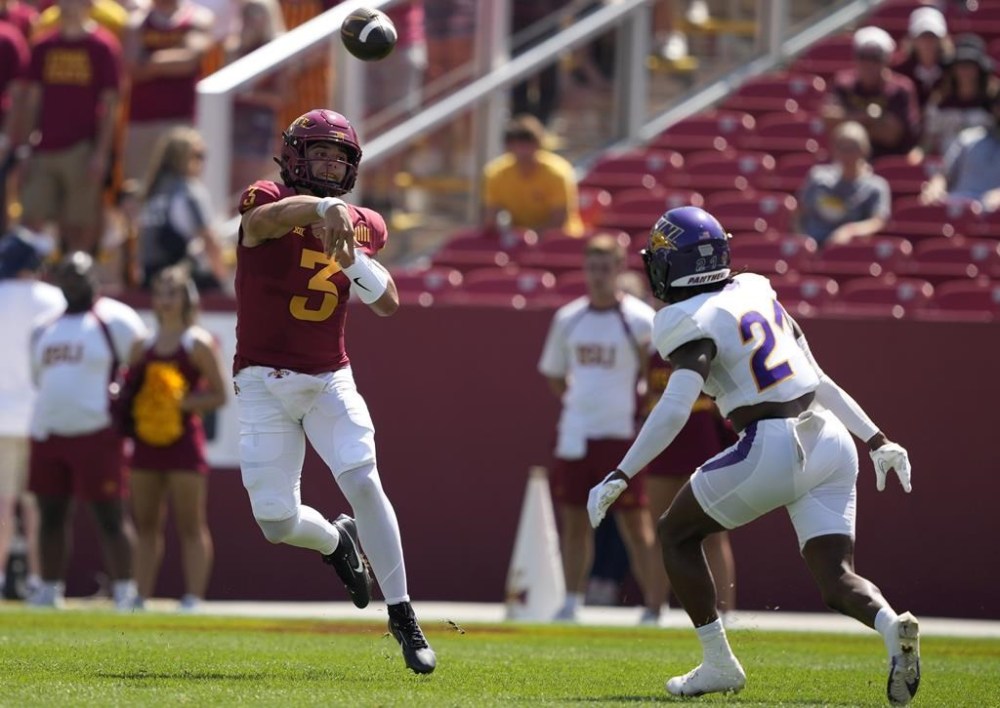 Jeremiah Cooper’s early pick-six sets the defensive tone in Iowa State ...