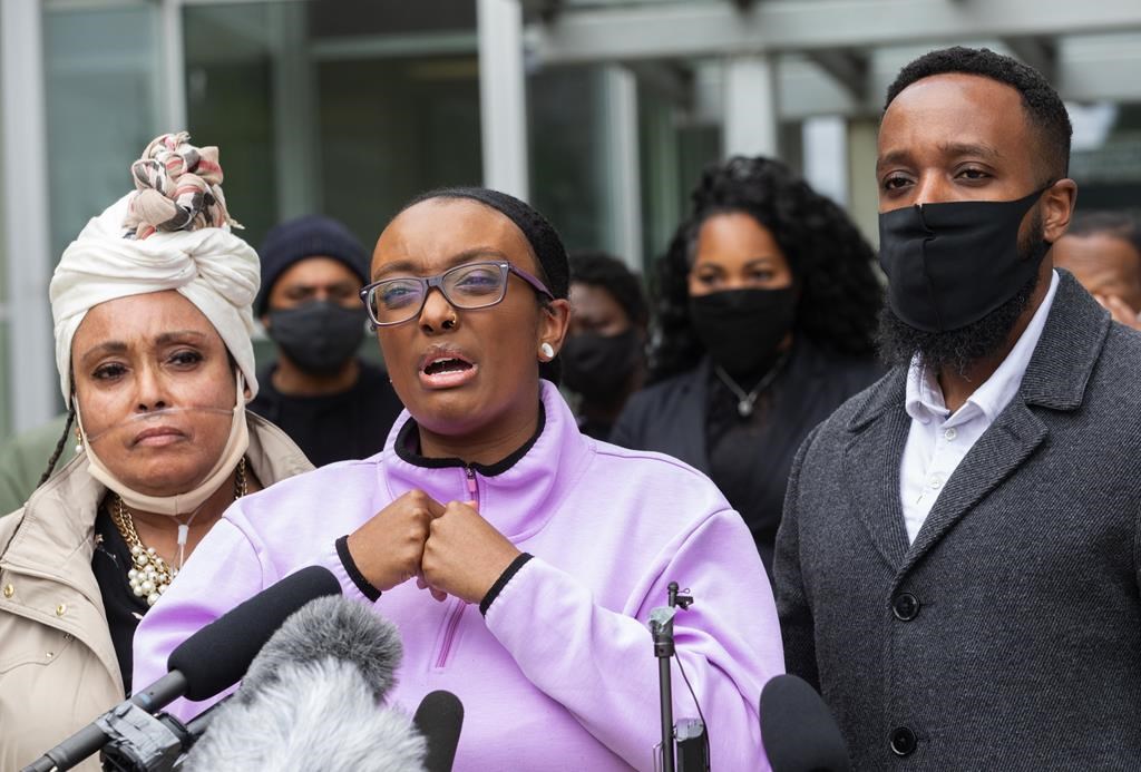 Trial begins for 3 Tacoma officers charged in death of Manny Ellis ...