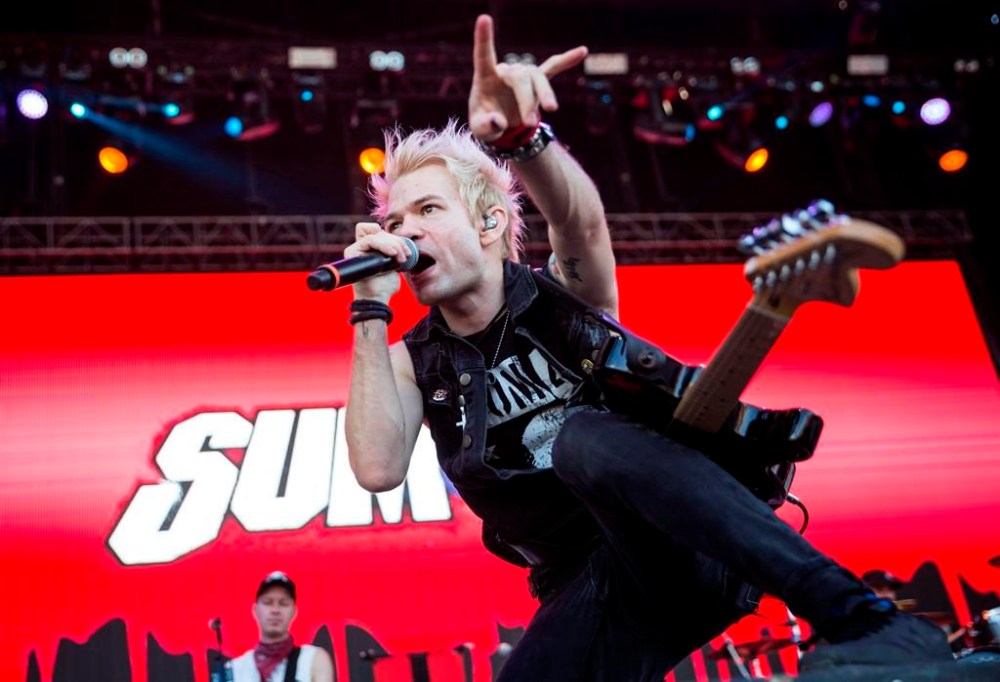 Sum 41’s Deryck Whibley discharged from hospital after pneumonia bout ...