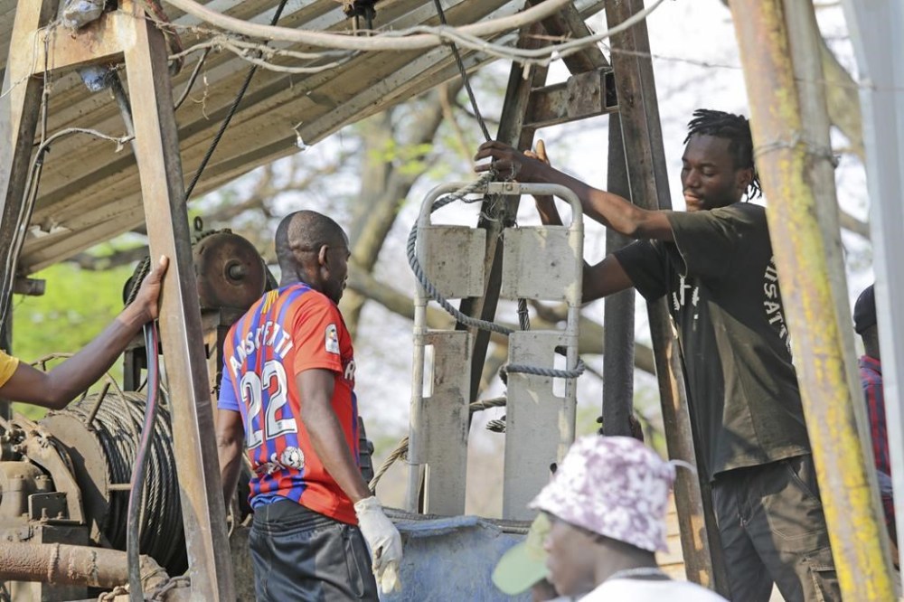 The death toll in a collapsed gold mine in Zimbabwe expected to rise to ...