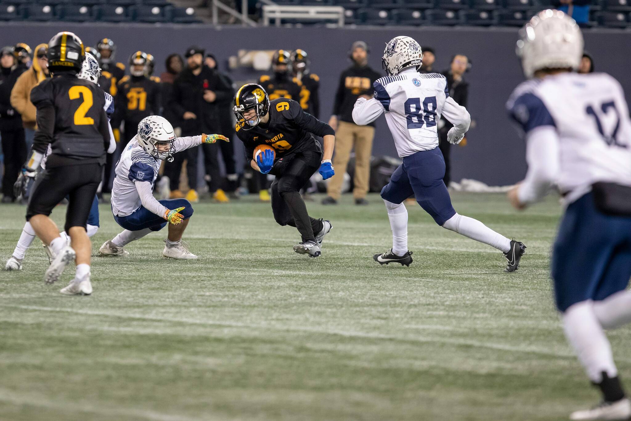 Dakota Captures First Football Title With 28 7 Win Over Grant Park