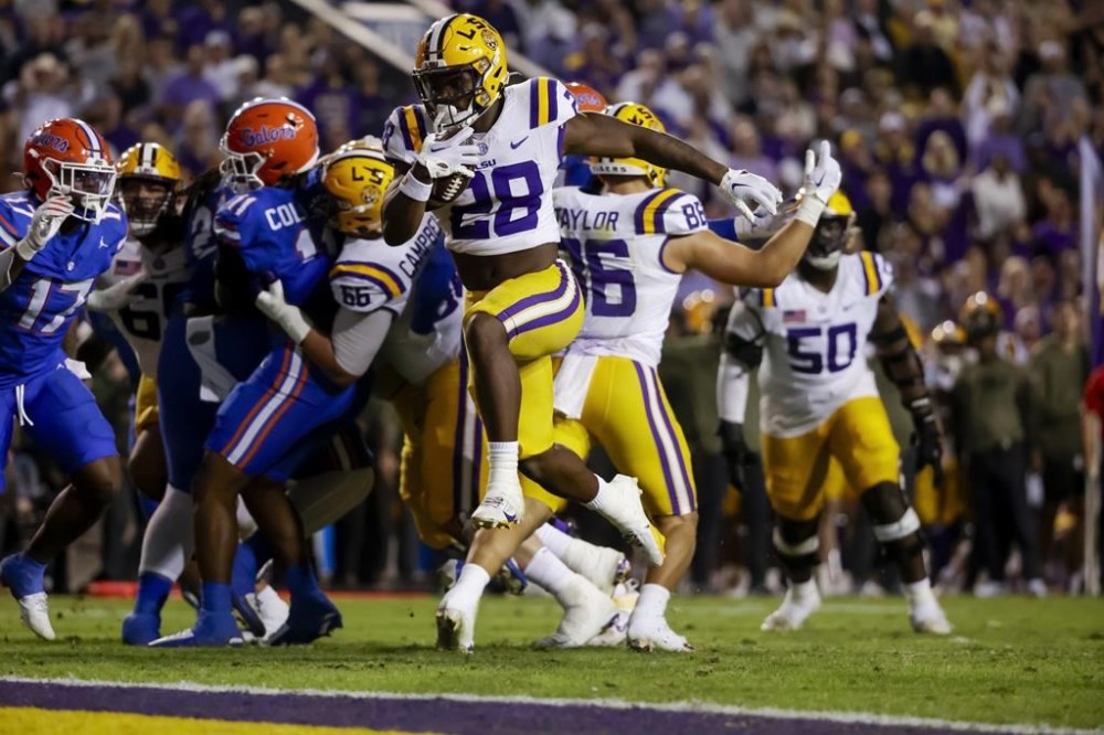 Daniels’ record-breaking day leads No. 18 LSU to 52-35 win over Florida ...