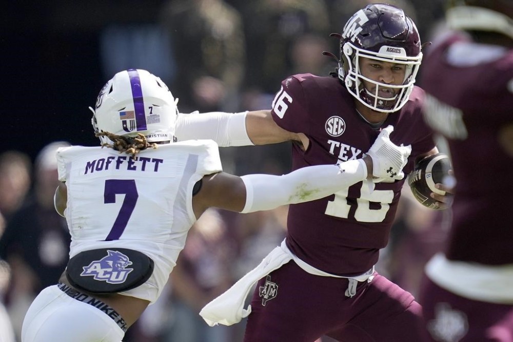 Jaylen Henderson leads Texas A&M to victory in Elijah Robinson’s first ...