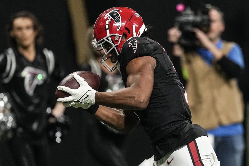 Falcons look to stay on top in NFC South when they face the struggling ...