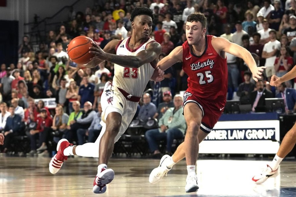 No. 13 Florida Atlantic hands Liberty its first loss of the season, 83 ...