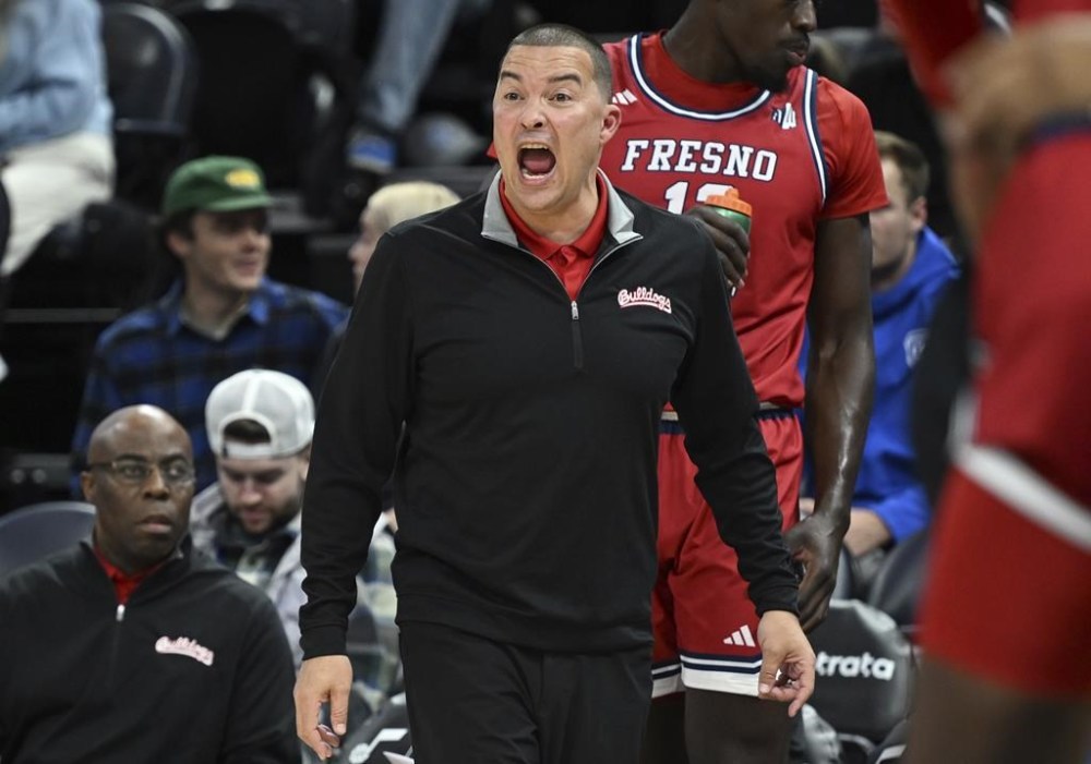 Robinson scores career-high 24 points as No. 19 BYU coasts past Fresno ...