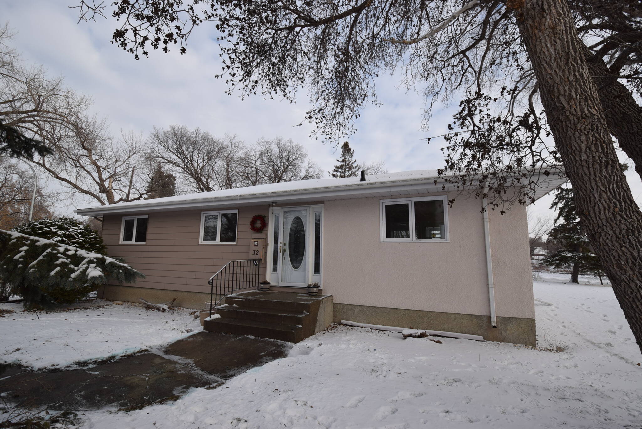 Riverside cosiness and comfort – Winnipeg Free Press