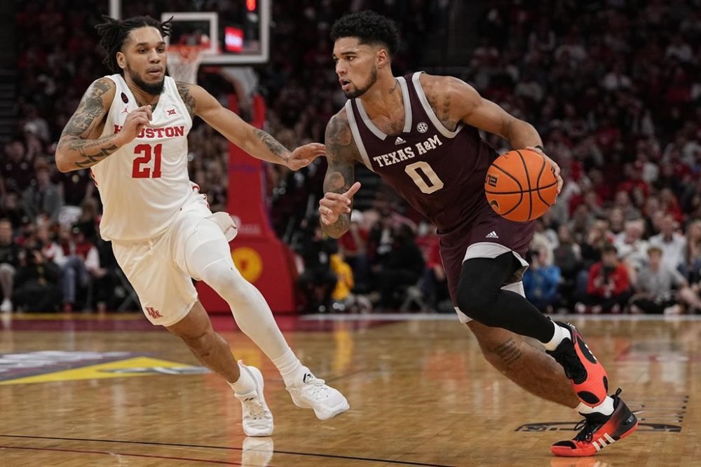 Emanuel Sharp scores 21 as No. 4 Houston holds off Texas A&M 70-66 for ...