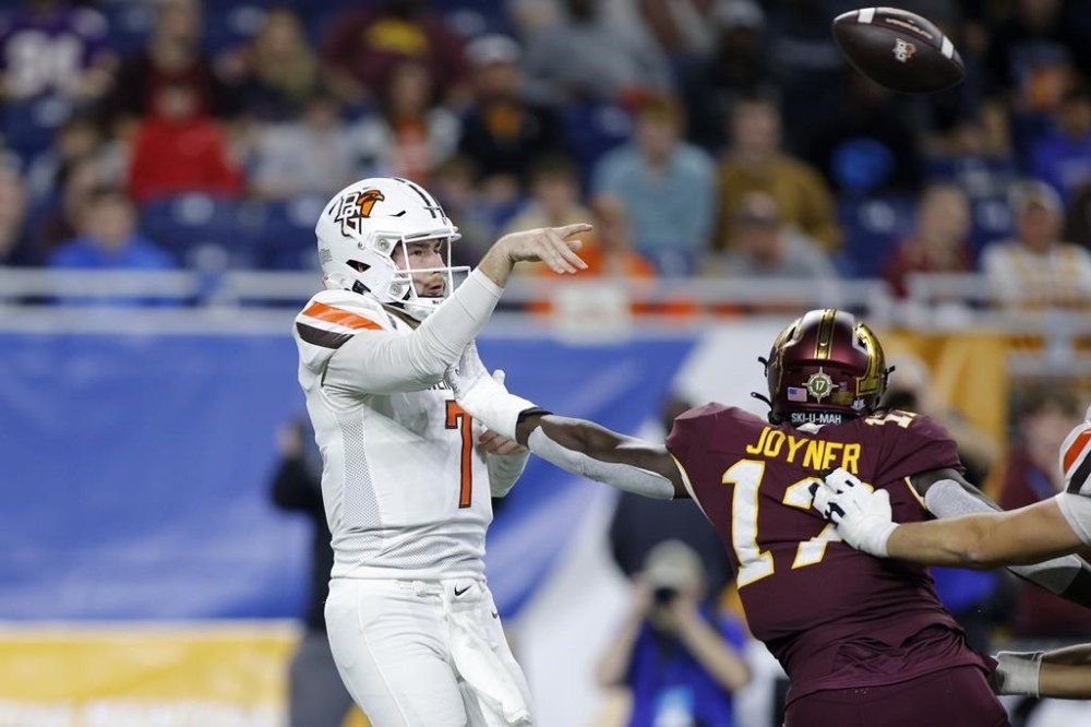 Darius Taylor’s return sparks Minnesota to 30-24 win over Bowling Green ...