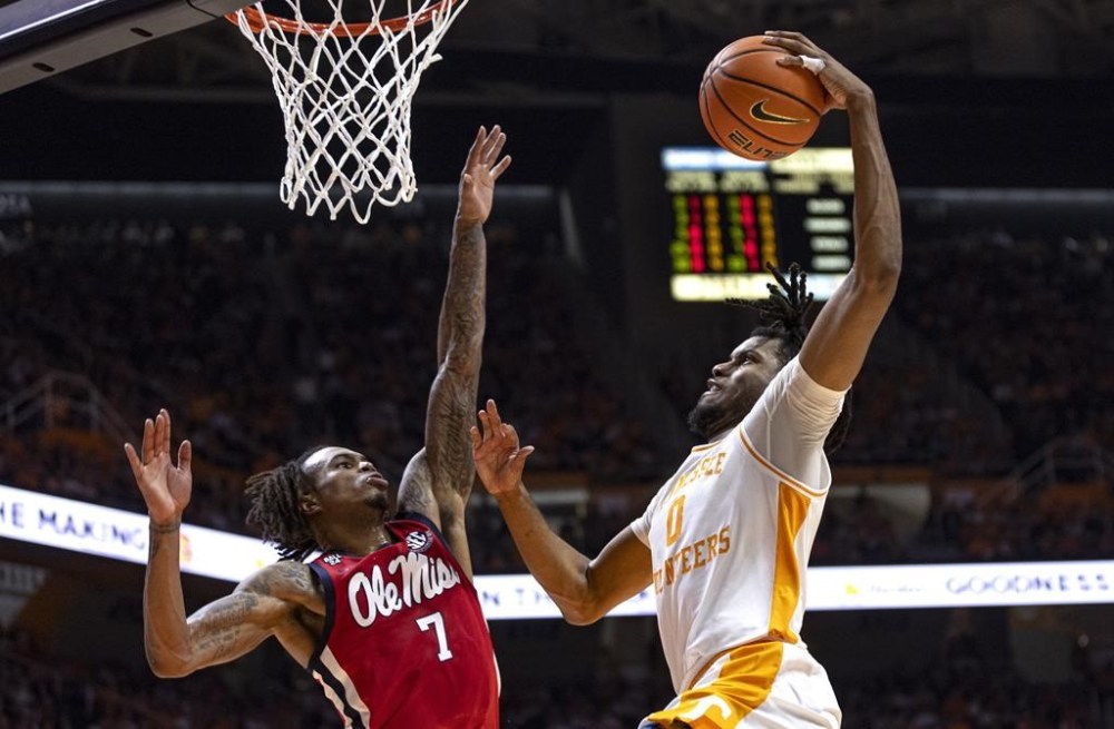 Jonas Aidoo scores 24 to lead No. 5 Tennessee over No. 22 Mississippi ...