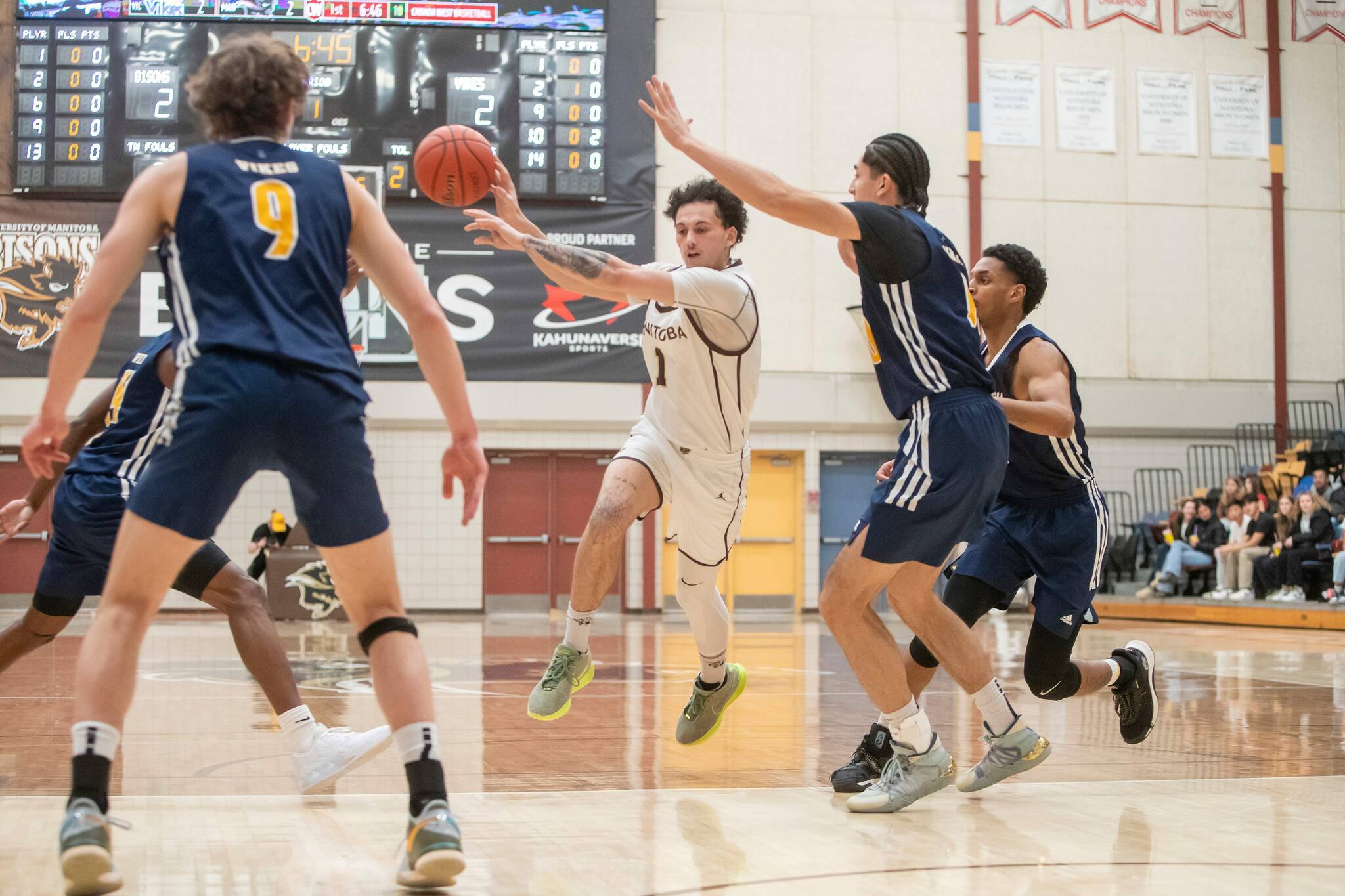 Robinson scores 46 as Vikes beat Bisons in OT – Winnipeg Free Press