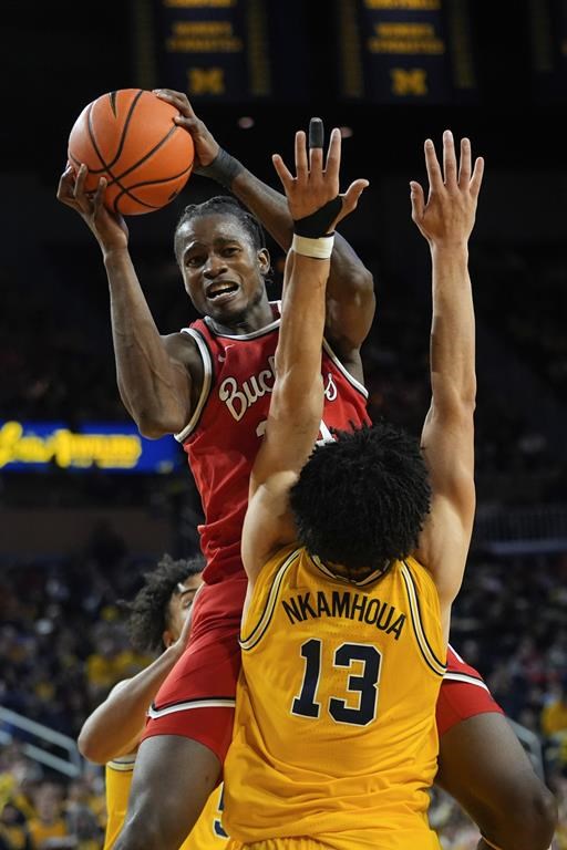 Michigan snaps 5-game losing streak, beats Ohio State 73-65 in front of ...