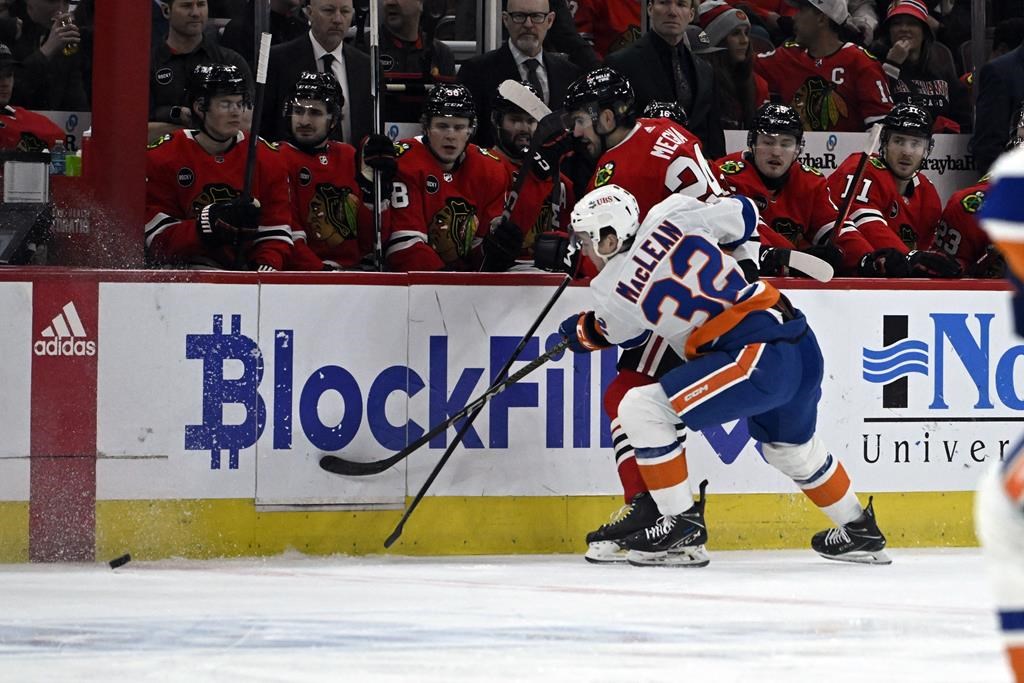 Islanders F Kyle MacLean makes his NHL debut in front of his dad, an ...