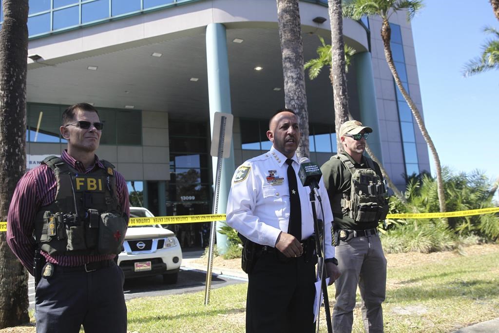 A SWAT team sniper in Florida killed a bank hostage-taker armed with a ...