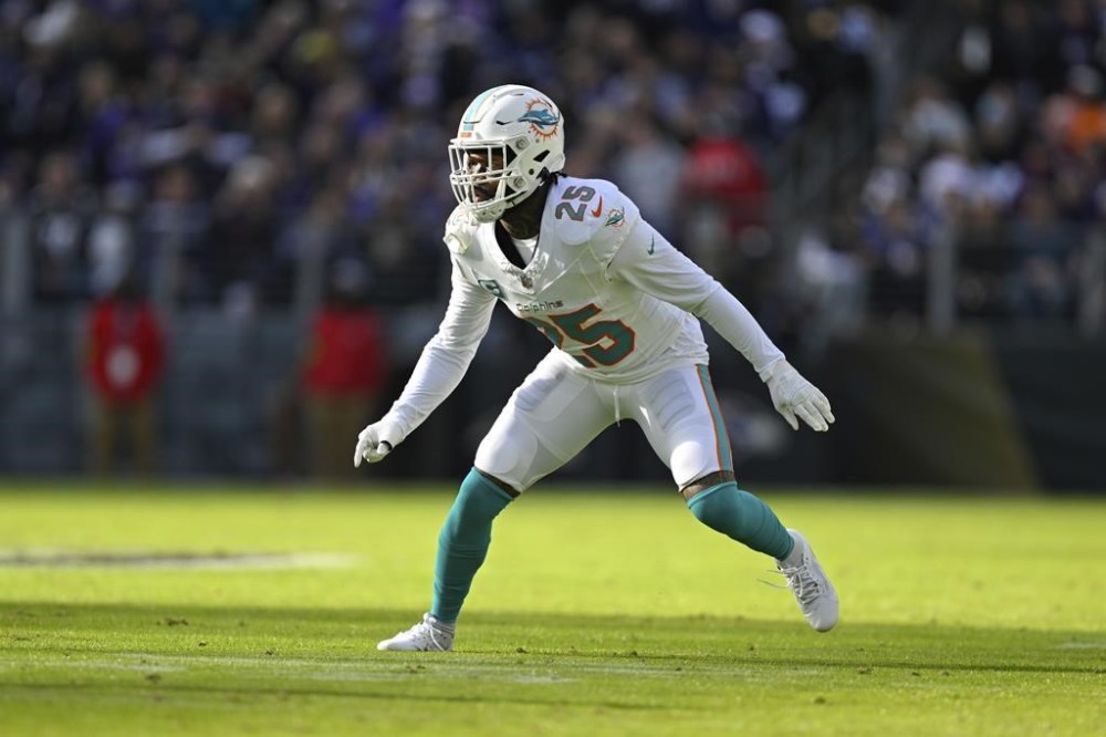 Dolphins release CB Xavien Howard, their longest-tenured player ...