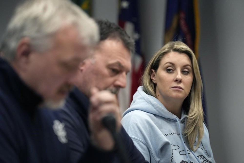 Parents of Michigan school shooting victims say more investigation is ...