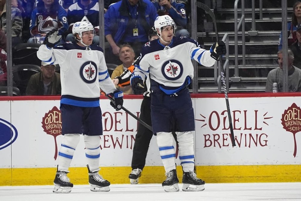 Jets score 4 goals in first period, roll Avalanche 7-0 – Winnipeg Free ...