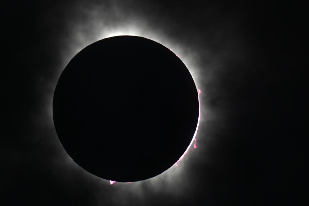 An AP photographer explains how he captured the moment of eclipse ...