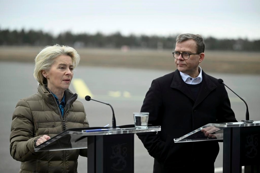 European Union official von der Leyen visits the Finland-Russia border ...