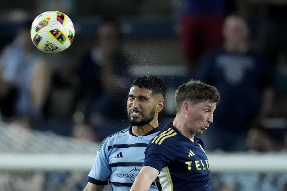 Gauld scores in each half to lead Whitecaps to 2-1 victory over ...