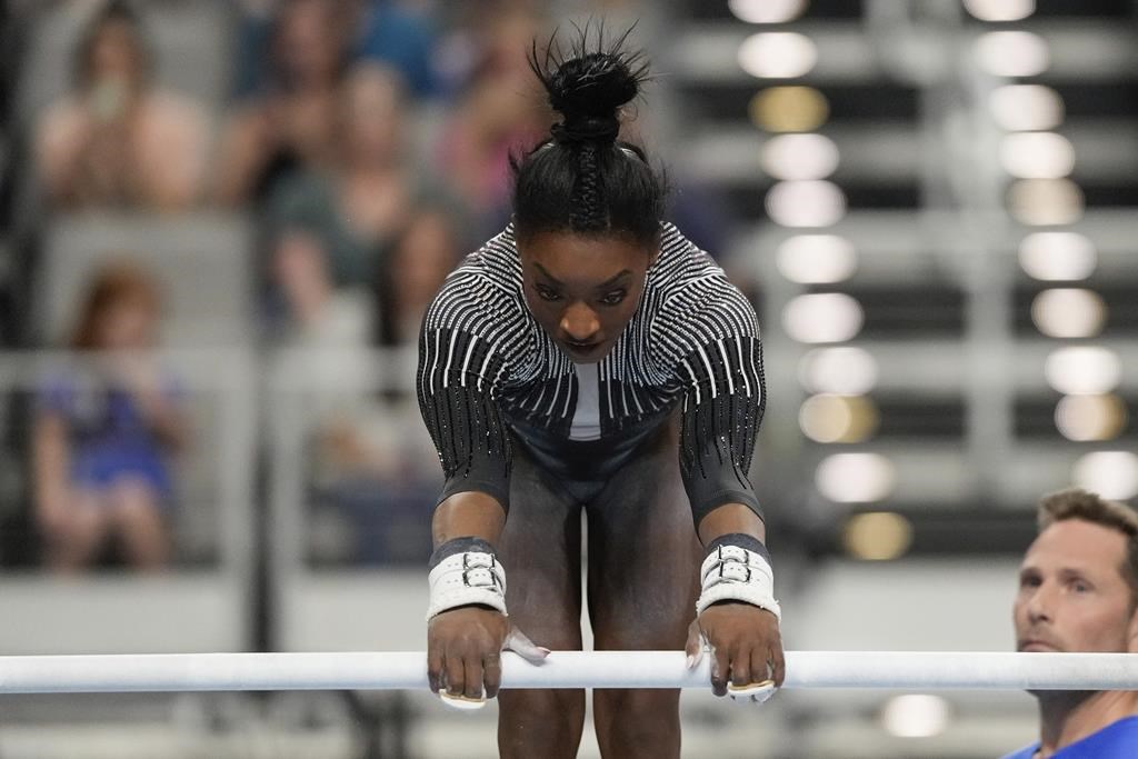 Simone Biles, looking perhaps better than ever, surges to early lead at ...