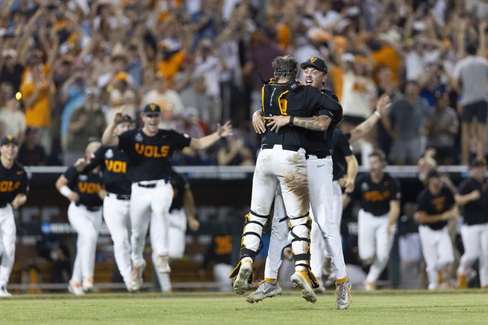 Tennessee earns first national title in baseball with 6-5 win over ...