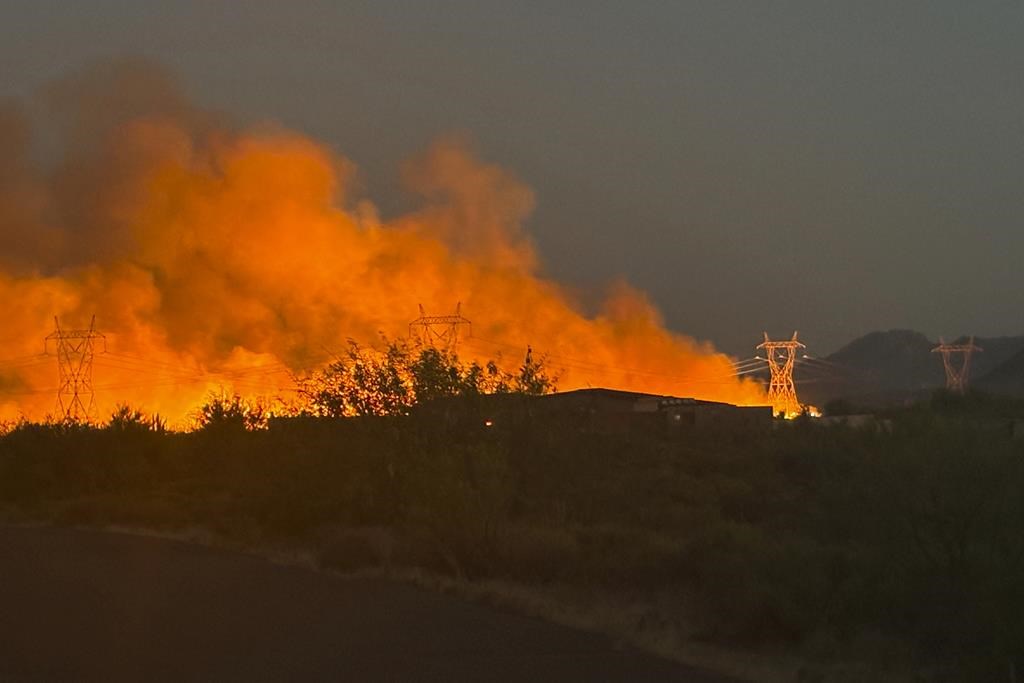 Air tankers and helicopters attack Arizona wildfire that has forced ...