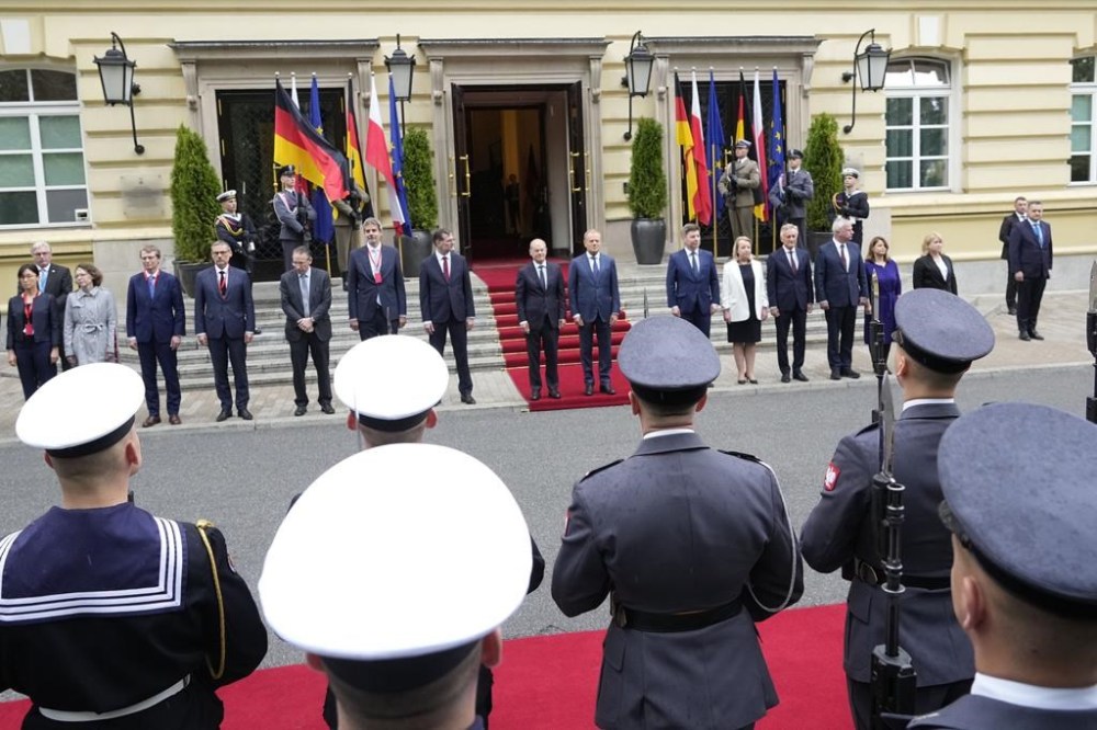 Leaders of Poland, Germany meet to mend strained ties and discuss ...