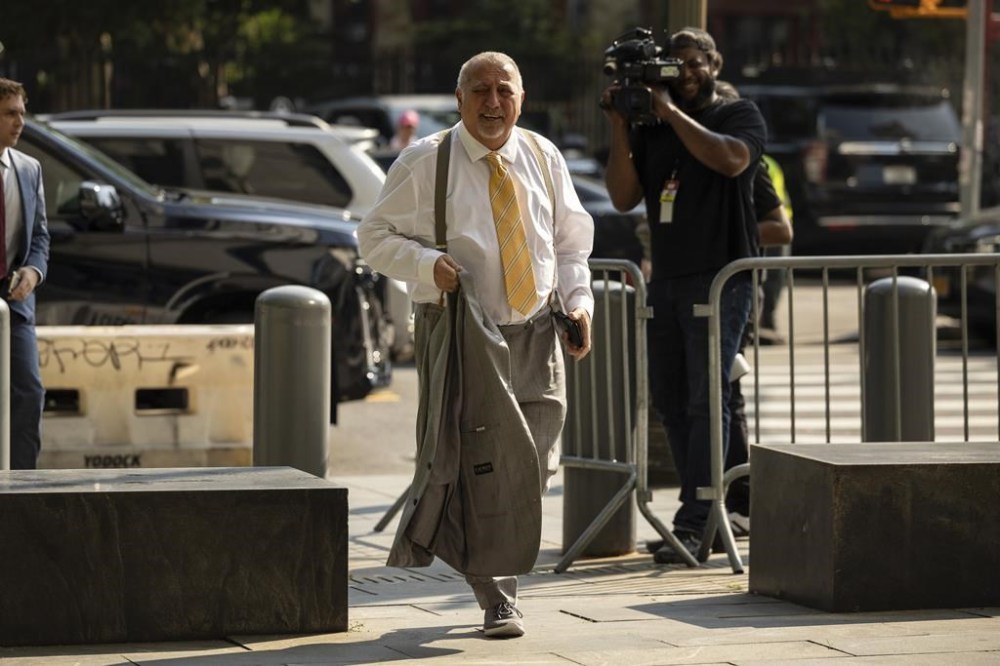 Sen. Bob Menendez’s lawyer tells jury in closing that prosecutors ...