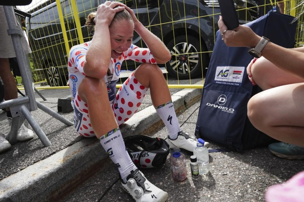 Ghekiere dominates climb to win the 7th stage in women’s Tour de France ...