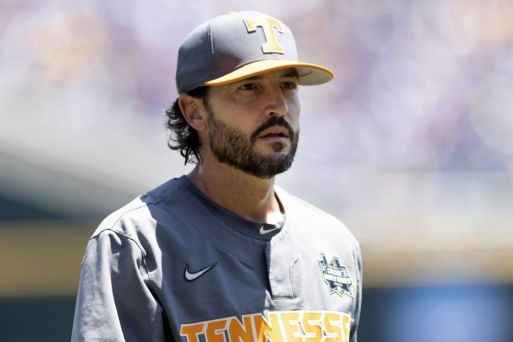 Tennessee baseball coach Tony Vitello signs new 5-year contract after ...