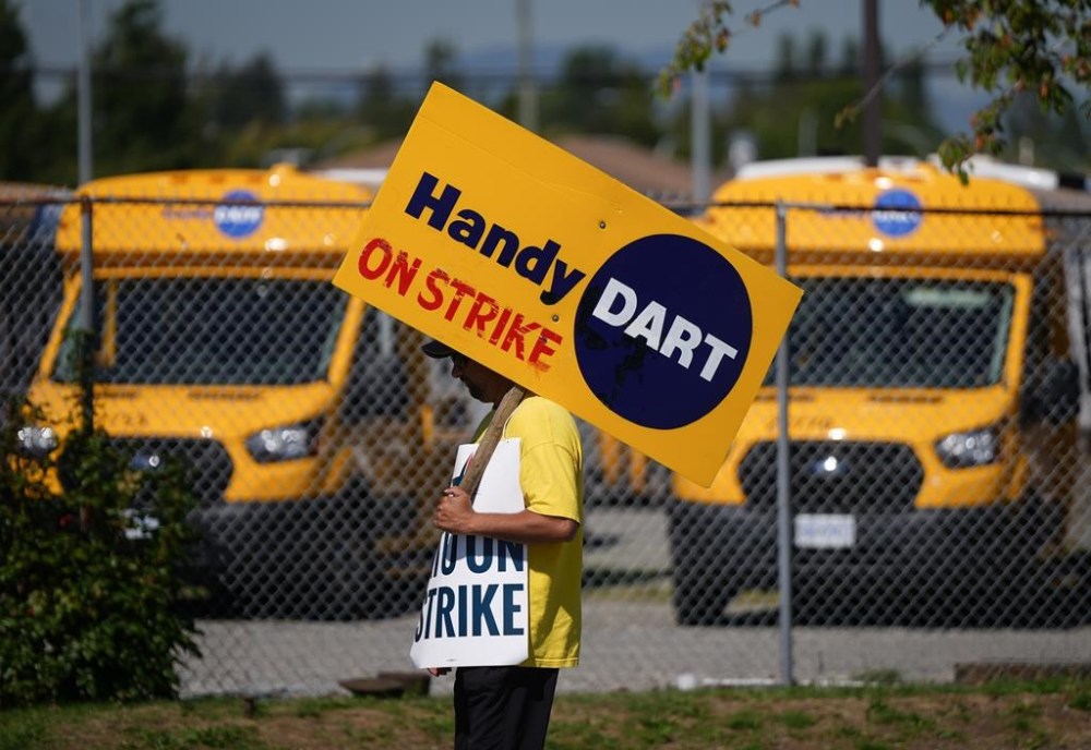 Employer considers union plan in week two of Metro Vancouver HandyDART ...