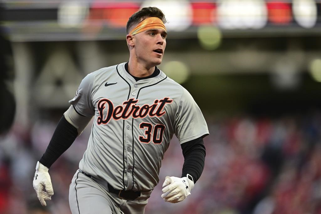 Carpenter plays despite hamstring injury, hits RBI single before Tigers ...
