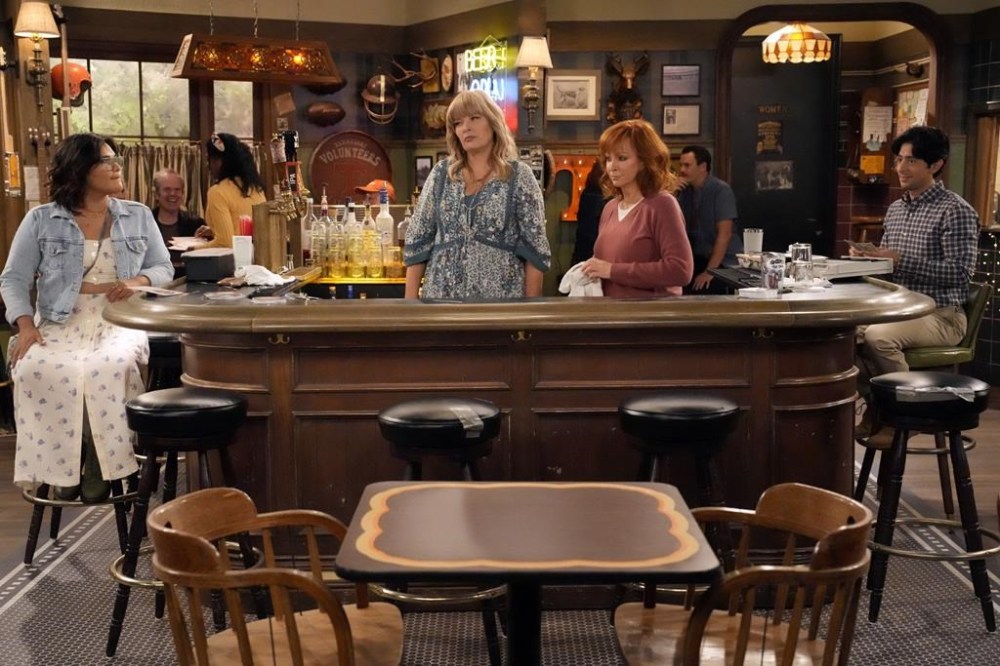 Reba McEntire finds a new on-screen family in NBC’s ‘Happy’s Place ...