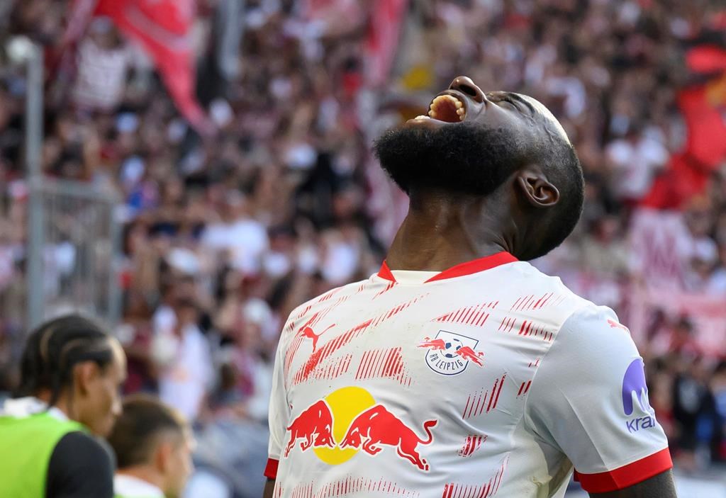 Dortmund slumps to another loss at Augsburg as Leipzig tops the ...