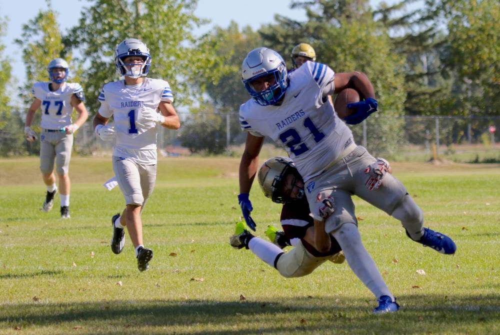 Raiders, defending champion Lancers dominanting WHSFL – Winnipeg Free Press