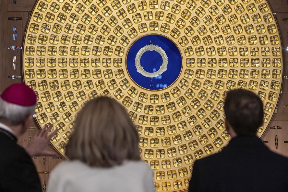 The world gets its first glimpse inside Notre Dame Cathedral after 5 ...