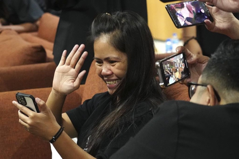 Filipina who won a last-minute reprieve from an Indonesian firing squad returns home – Winnipeg ...