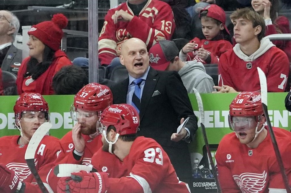 Detroit Red Wings fire coach Derek Lalonde, name Todd McLellan as his ...