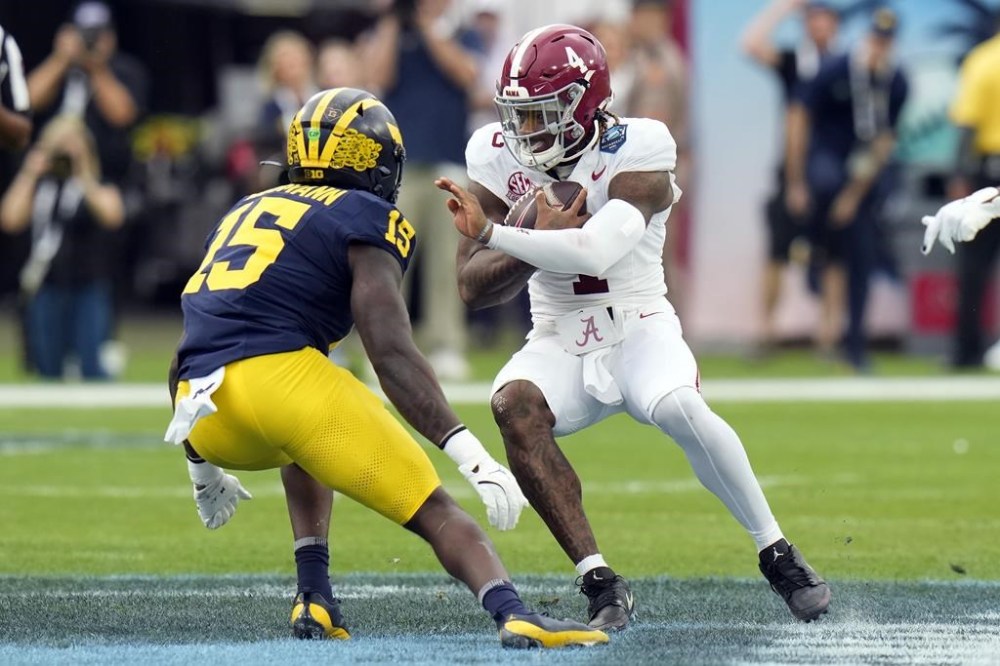 Michigan defense pressures Milroe all day, Wolverines beat No. 11 ...