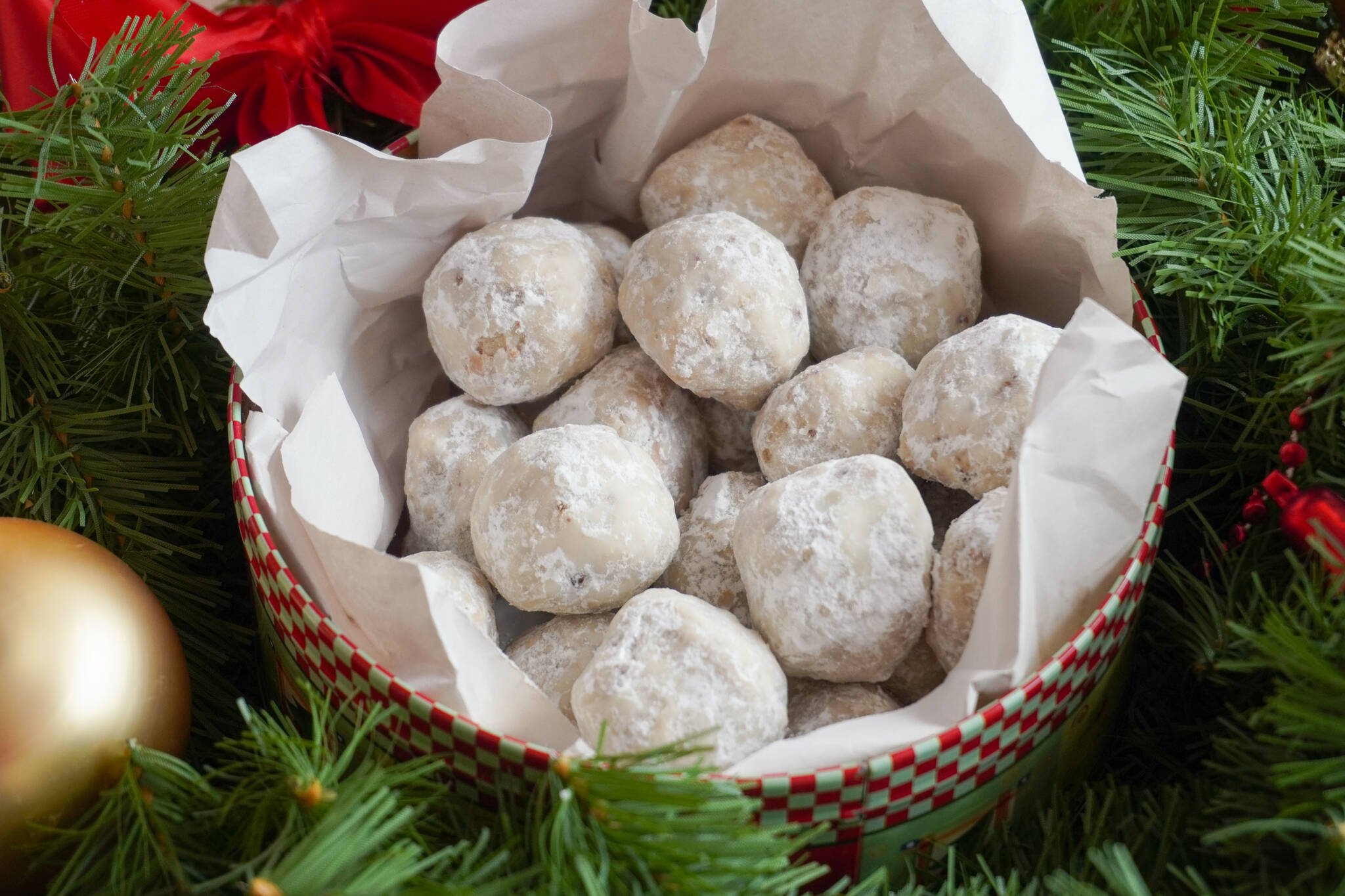 Get holiday baking on a roll with snowballs – Winnipeg Free Press