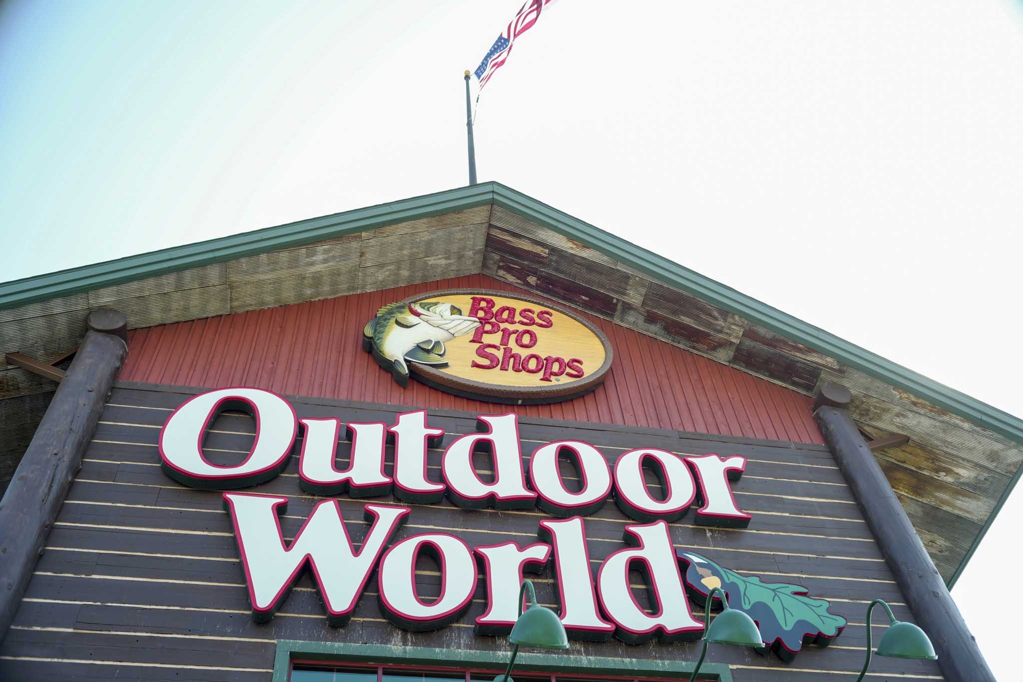 Cabela’s signage gets hook at local Bass Pro Shops – Winnipeg Free Press