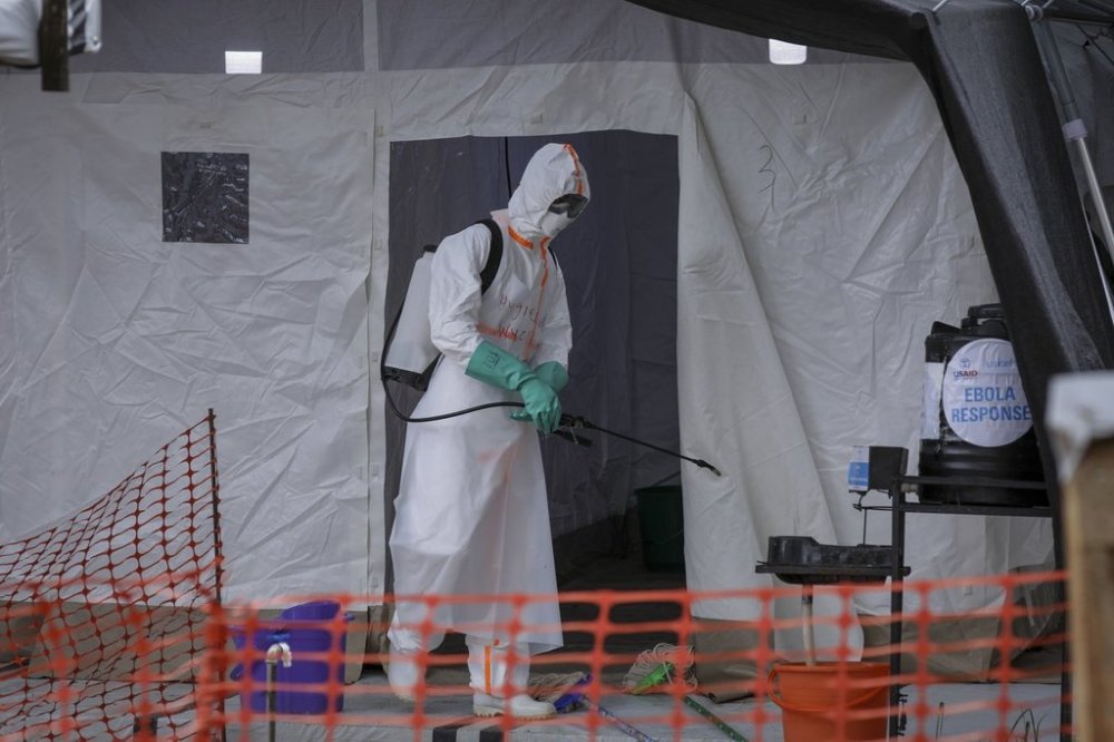 US officials advise travelers to be careful in Uganda because of Ebola ...