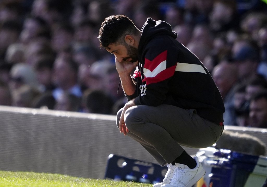 Controversial VAR call helps Man United avoid another loss as Amorim ...
