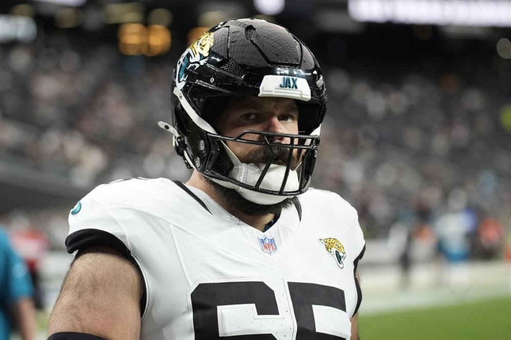 Jaguars center Mitch Morse announces his retirement after 10 seasons and nearly 100 wins ...
