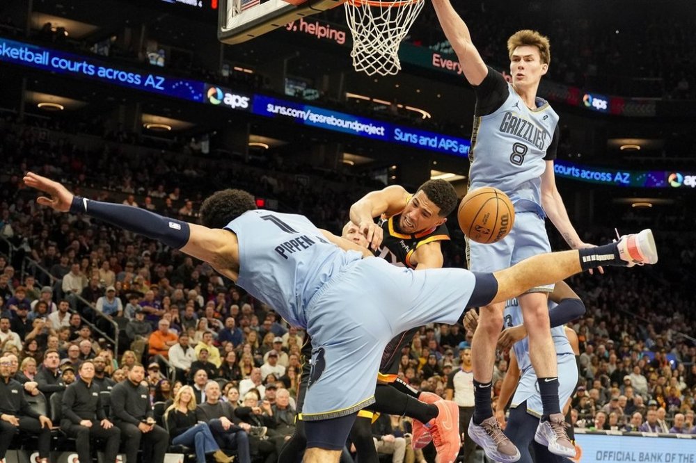 Toronto Raptors sign centre Colin Castleton to 10-day contract ...