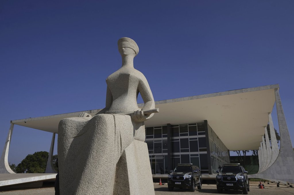 Brazil’s Supreme Court ends first day of Bolsonaro coup proceedings ...